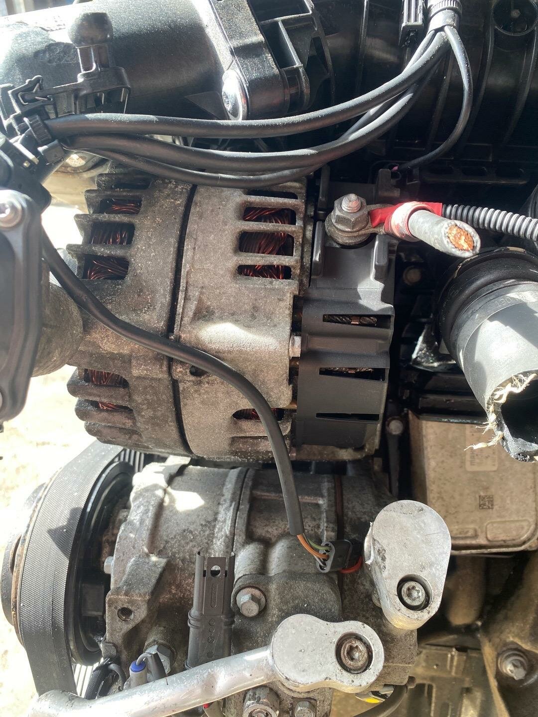 Генератор для BMW 3 E90/E91/E92/E93 2.0 OEM 12318507624