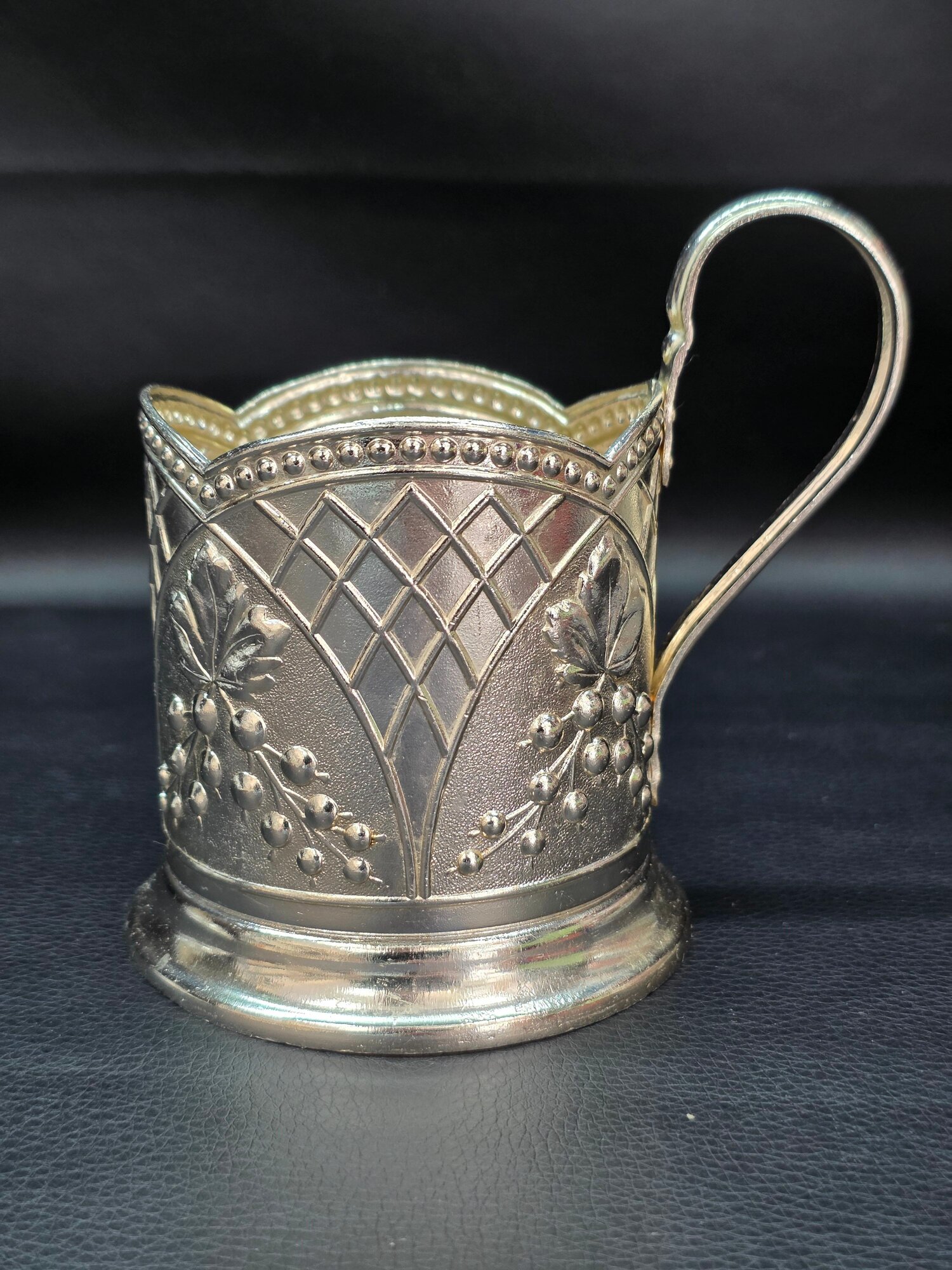 Подстаканник Листья смородины 77 мм КХИ СССР 1950-60 гг. алюминий