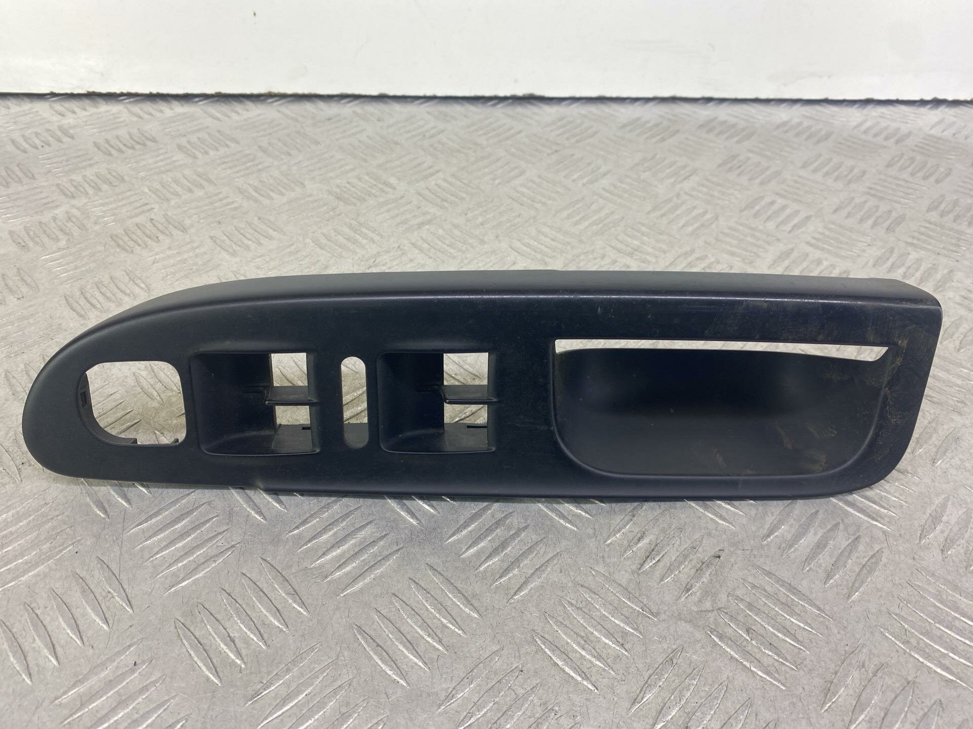 Накладка двери внутренняя передняя левая Volkswagen Passat B6 2006 3C1867171
