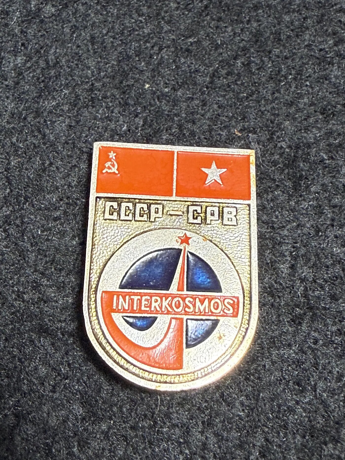 Коллекционный значок Интеркосмос СССР — СРВ