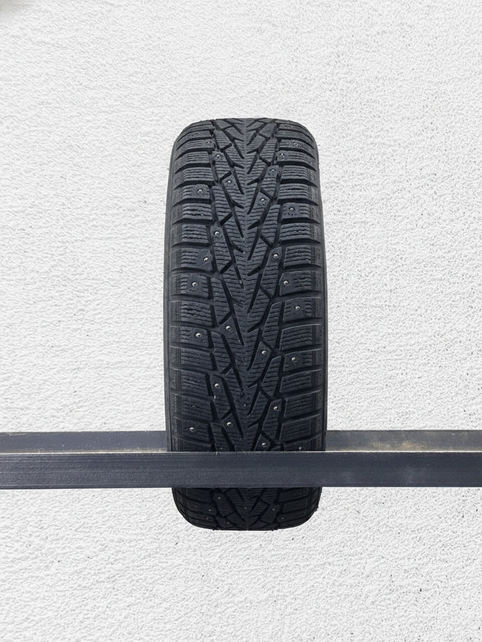 Зимние шины шипованные Nokian Tyres Nordman 7 195/60 R15 5% износ TSB055970