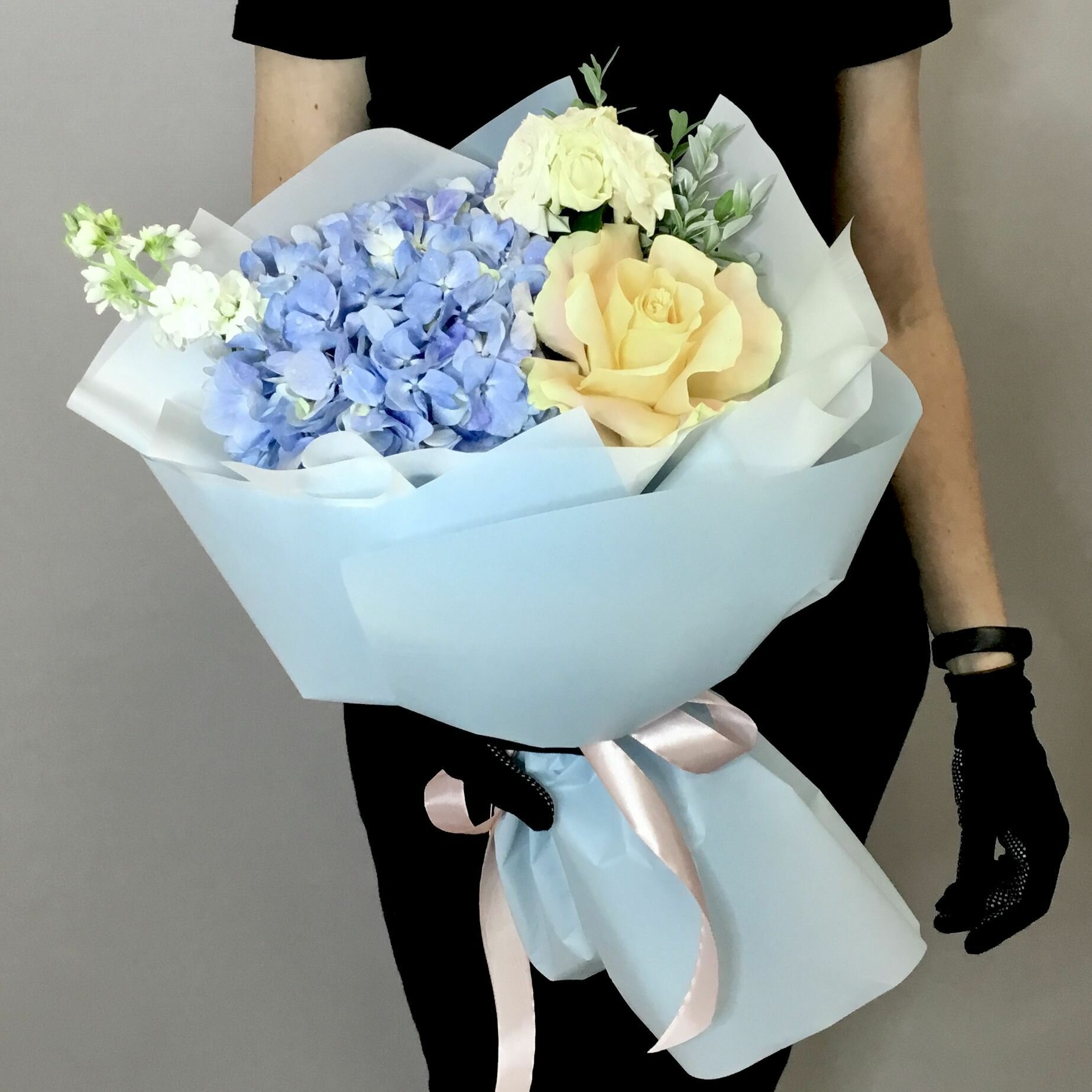 Букет с гортензией и розами Янь