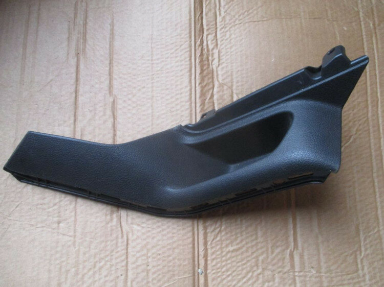 Накладка рычага стояночного тормоза 1732274, BM51A044L49CB35B8 Форд Фокус 3, S-55 Черная