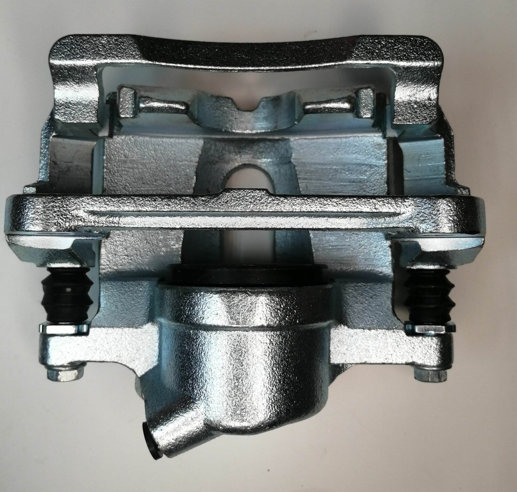 Суппорт передний правый (для колодок без усиков) Chery Tiggo [2.0 16V 5MT внедорожник 4X4] T113501060BA