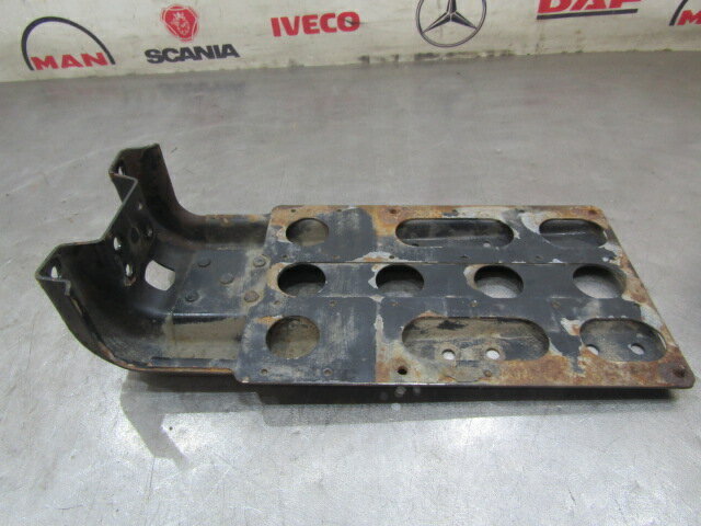 Кронштейн переднего крыла задний MAN TGX, TGA, TGS