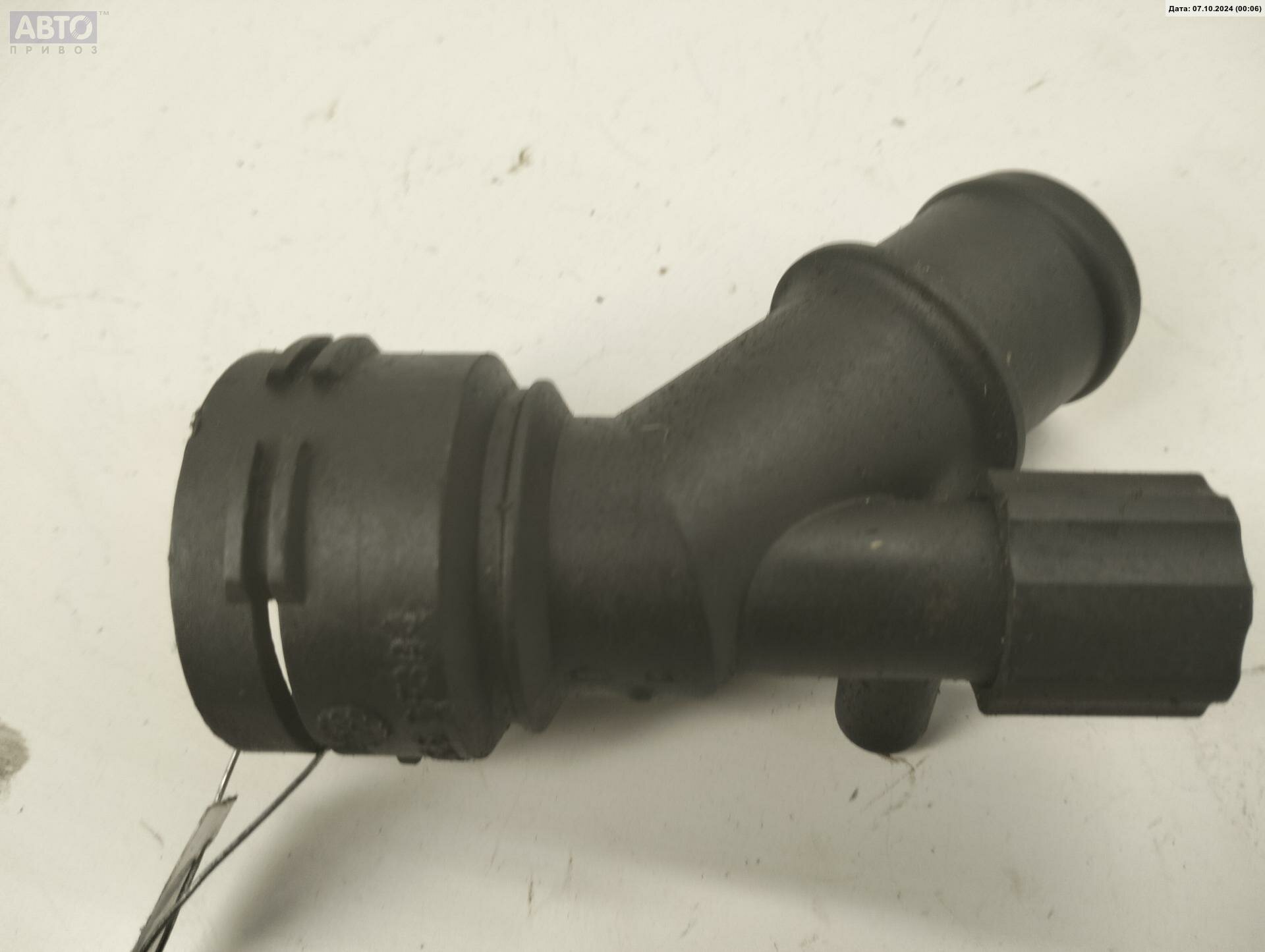 Фланец (тройник) системы охлаждения Volkswagen Golf-4