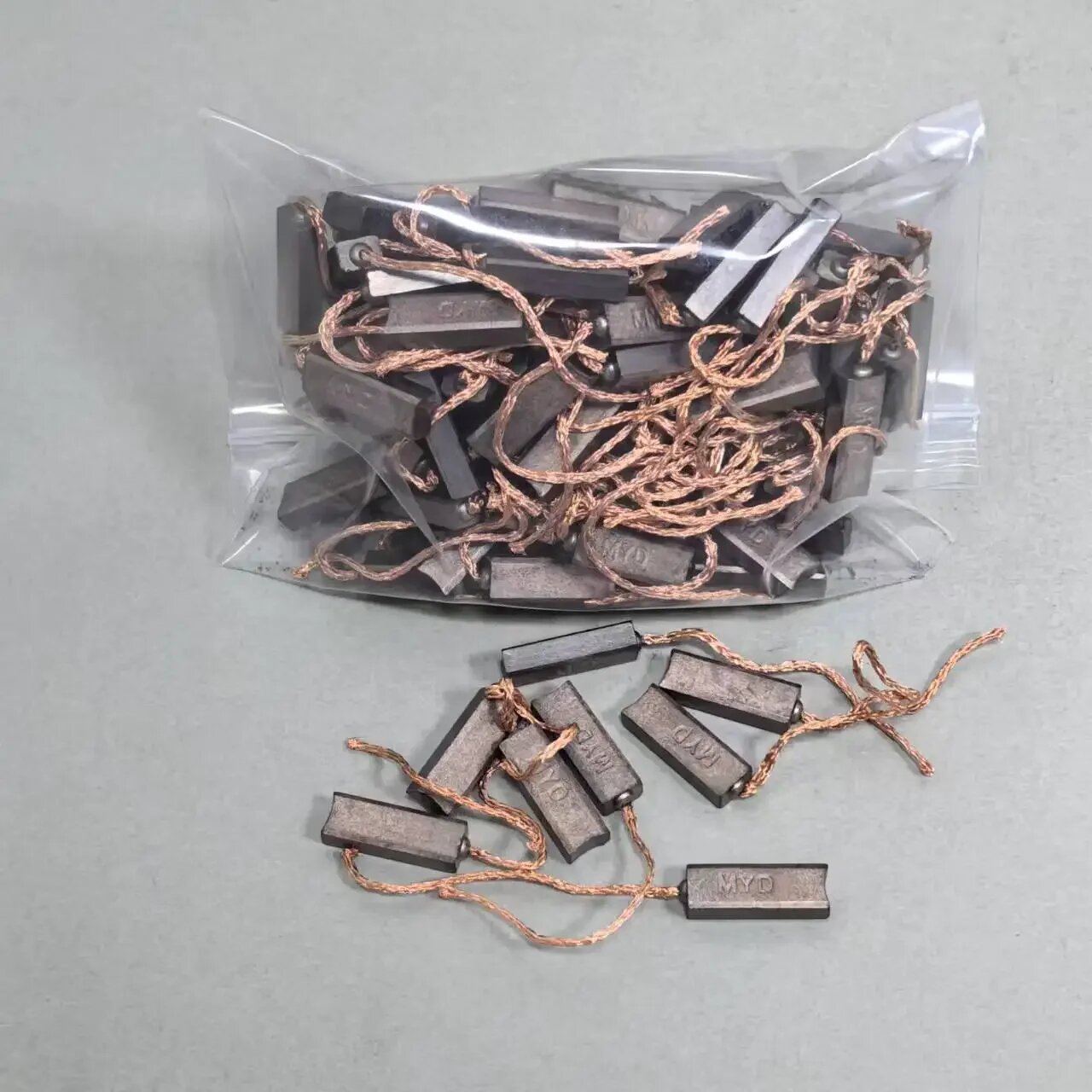 100 шт. для автомобильного генератора Valeore, угольная щетка 4,5*6,5*20 мм, высокая медь, износостойкие автоаксессуары