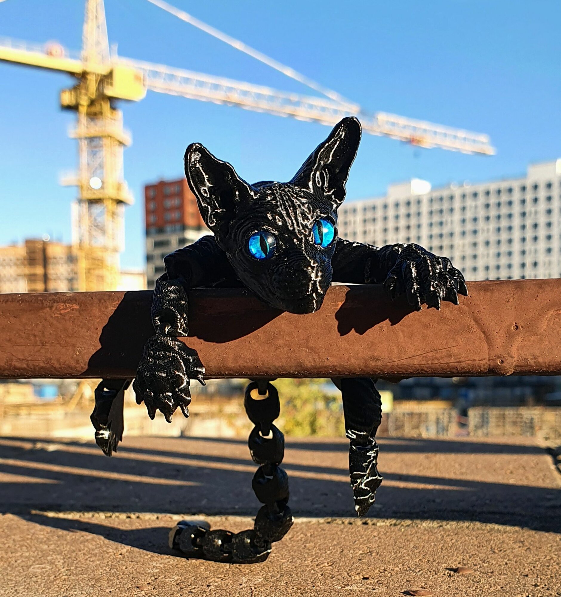 Котик "Сфинкс", игрушка антистресс. Цвет "Черный шелк" оттенком глаз синий. Длина 22см.