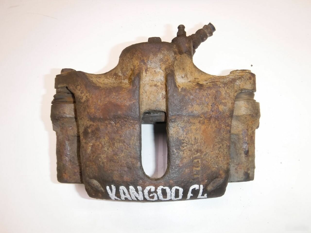 Суппорт тормозной передний левый Renault Kangoo I (1997—2003) 7701207787