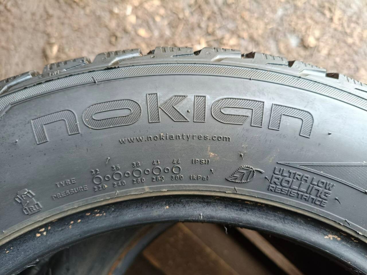 Шина БУ зимняя нешипованная Nokian Tyres Hakkapeliitta R2 185/65 R15 92R