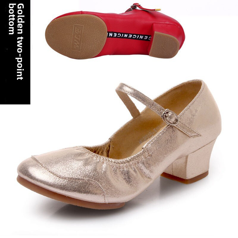 Спортивные туфли