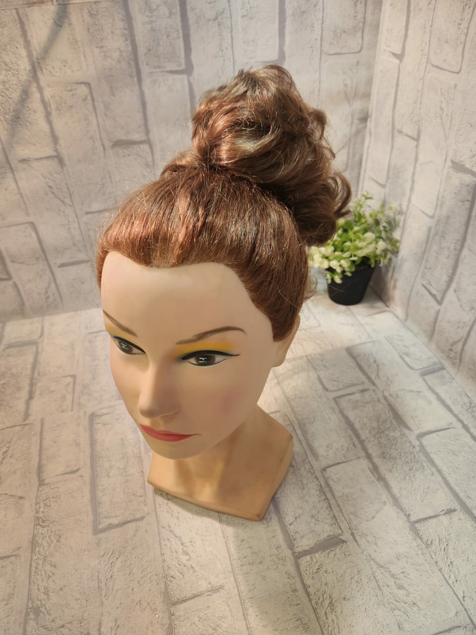 Шиньон на крабе, имеет кудрявые волосы, сделаны из премиальных материалов, искусственные волосы, цвет Темно-русый