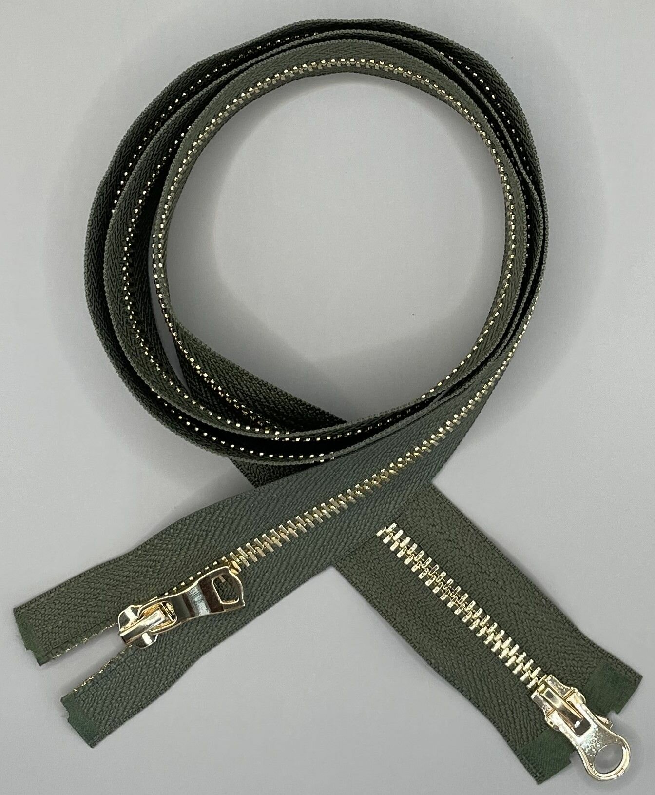 Молния(титан-легкий металл) , тип 5,110см, св. хаки, зубья золото,2 замка.1шт.