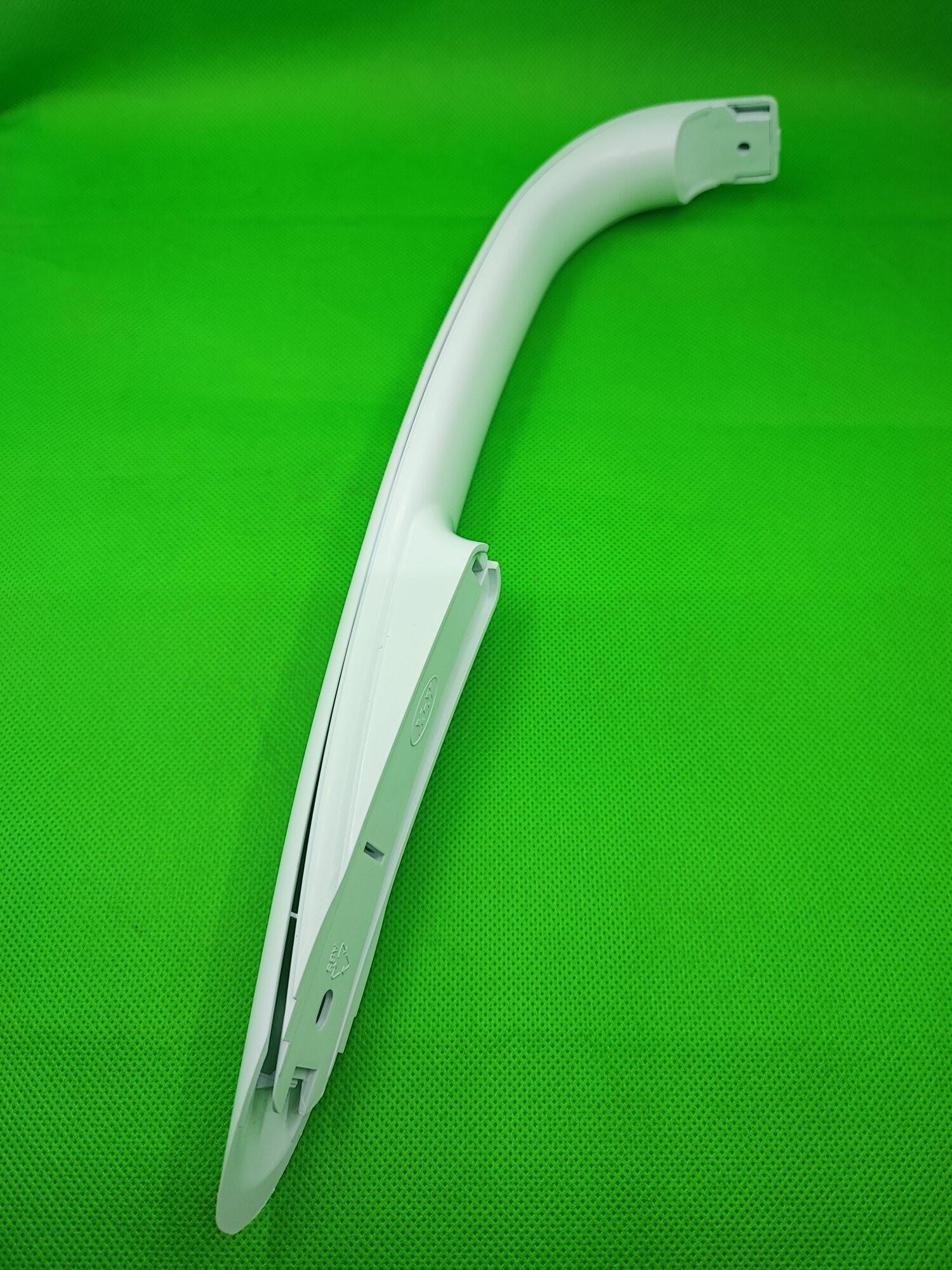 Ручка двери холодильника Атлант нижняя