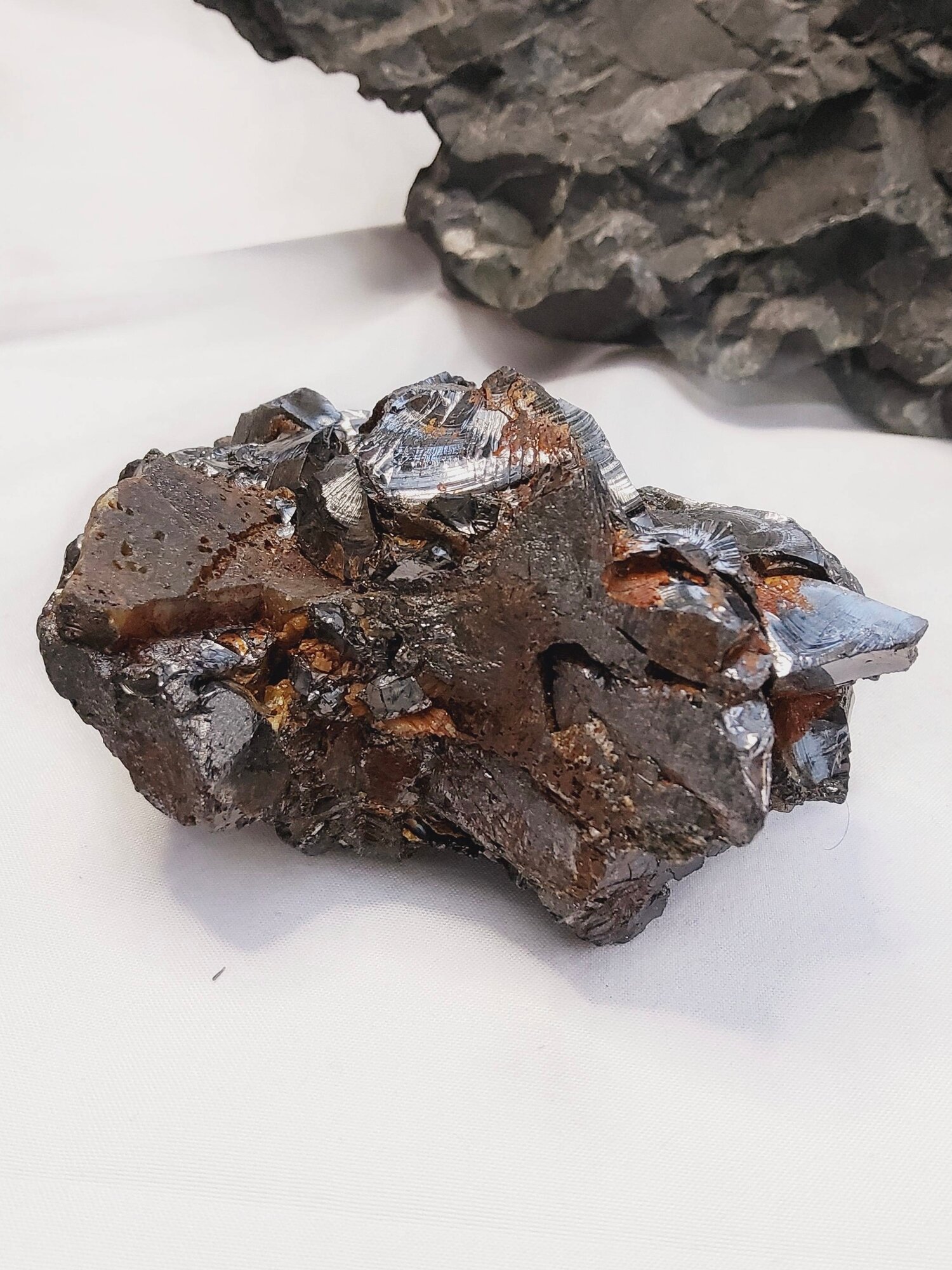 Шунгит натуральный элитный. Образец для коллекций 205 гр