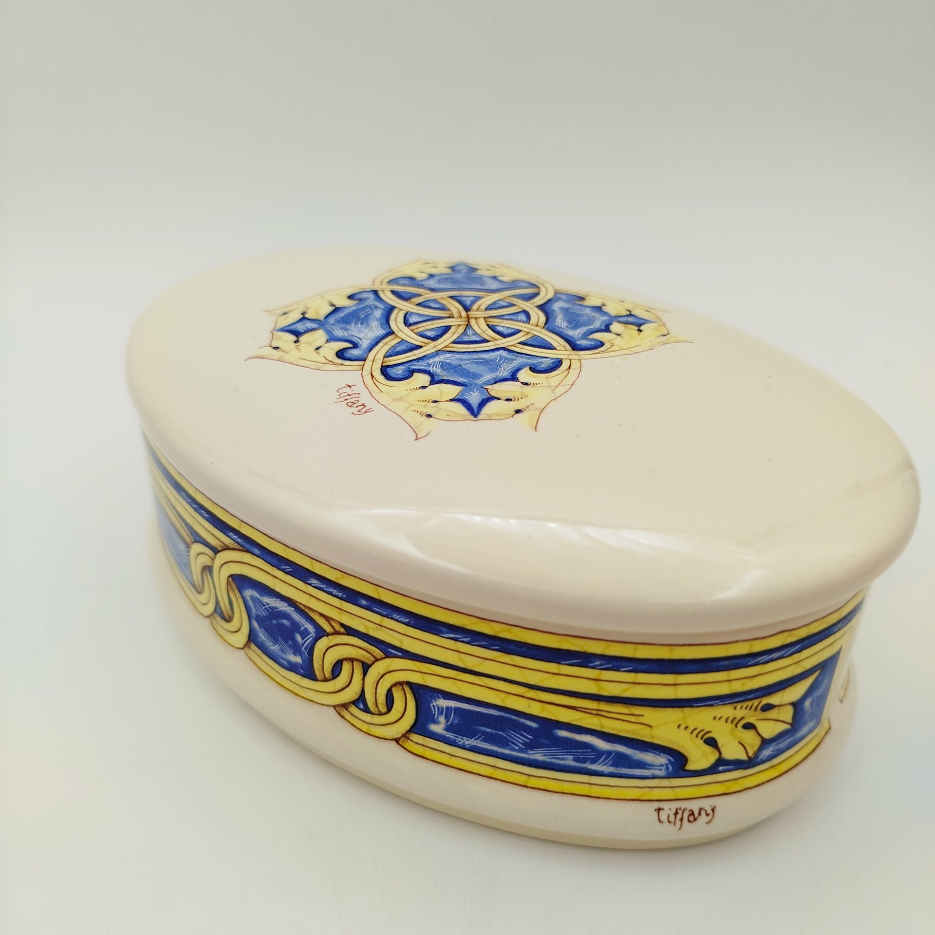 Шкатулка, украшенная орнаментальным декором, Tiffany boutique, фарфор, деколь, Италия