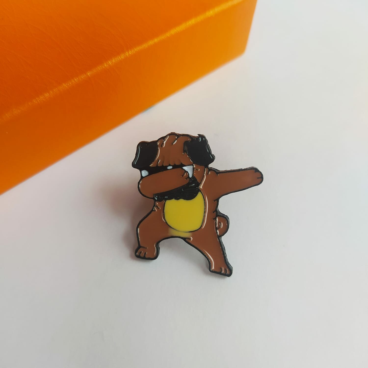 Значок Queen Fair, эмаль