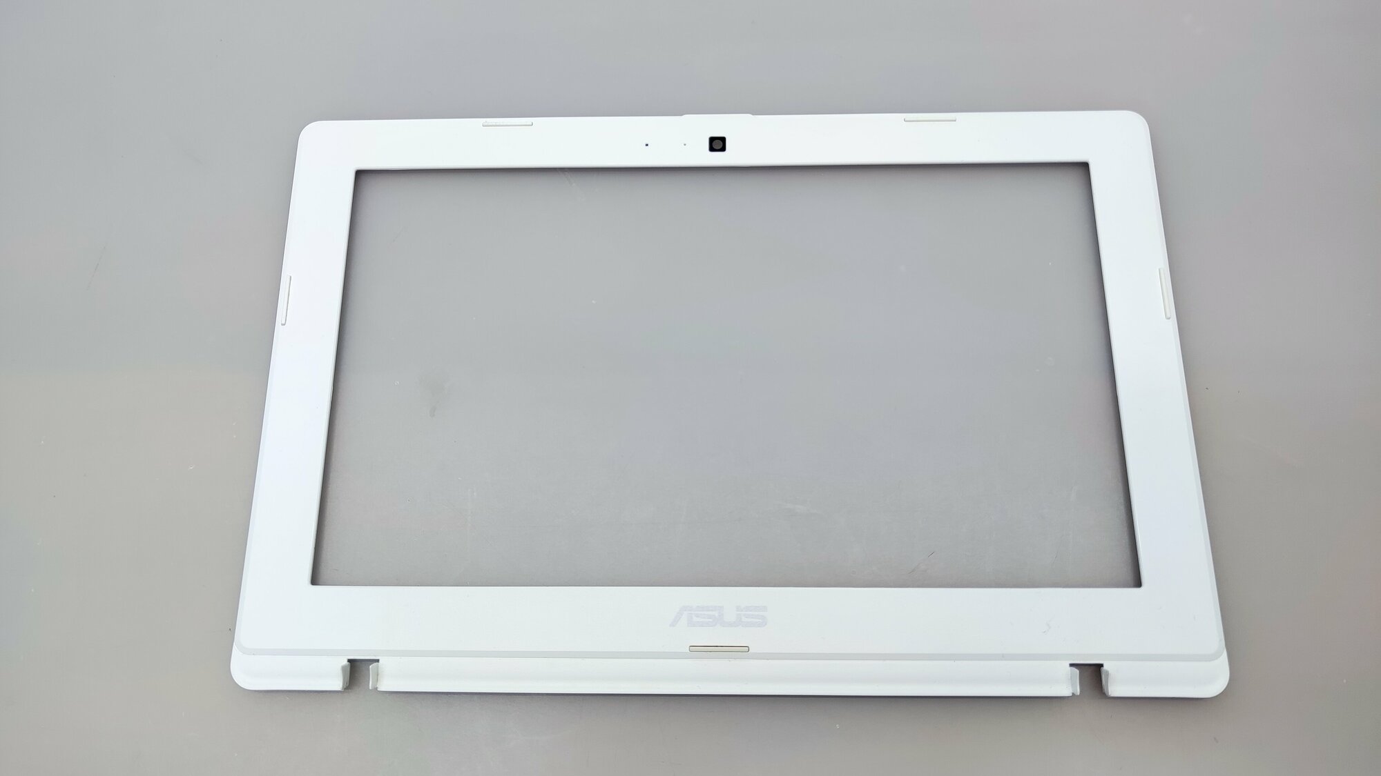 Рамка матрицы Asus X200M