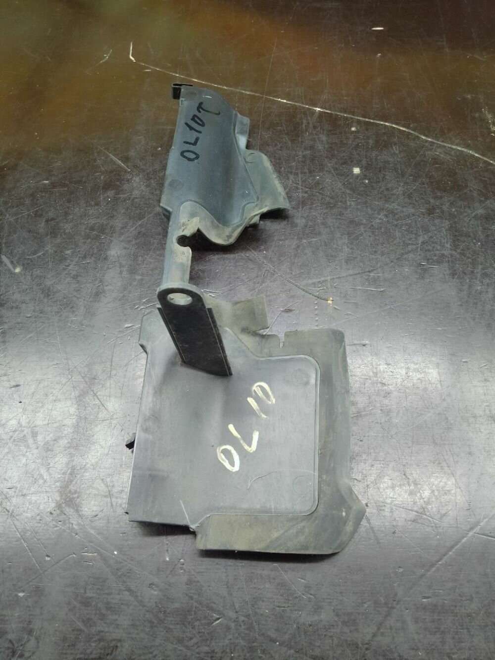 Воздуховод радиатора левый Ауди А3 8P 3678 8P0121283E