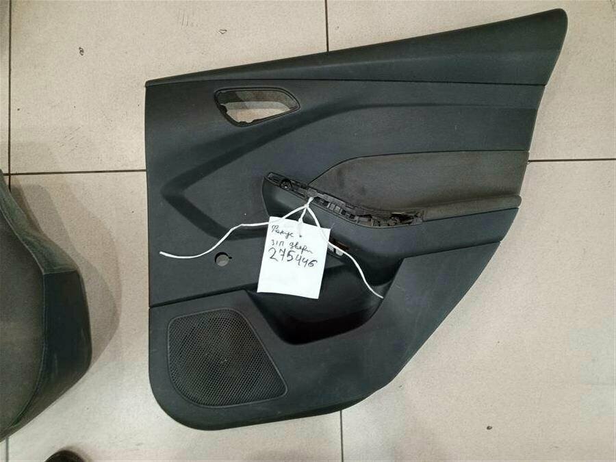 Обшивка двери задней правой от Ford Focus 3 2011-2018