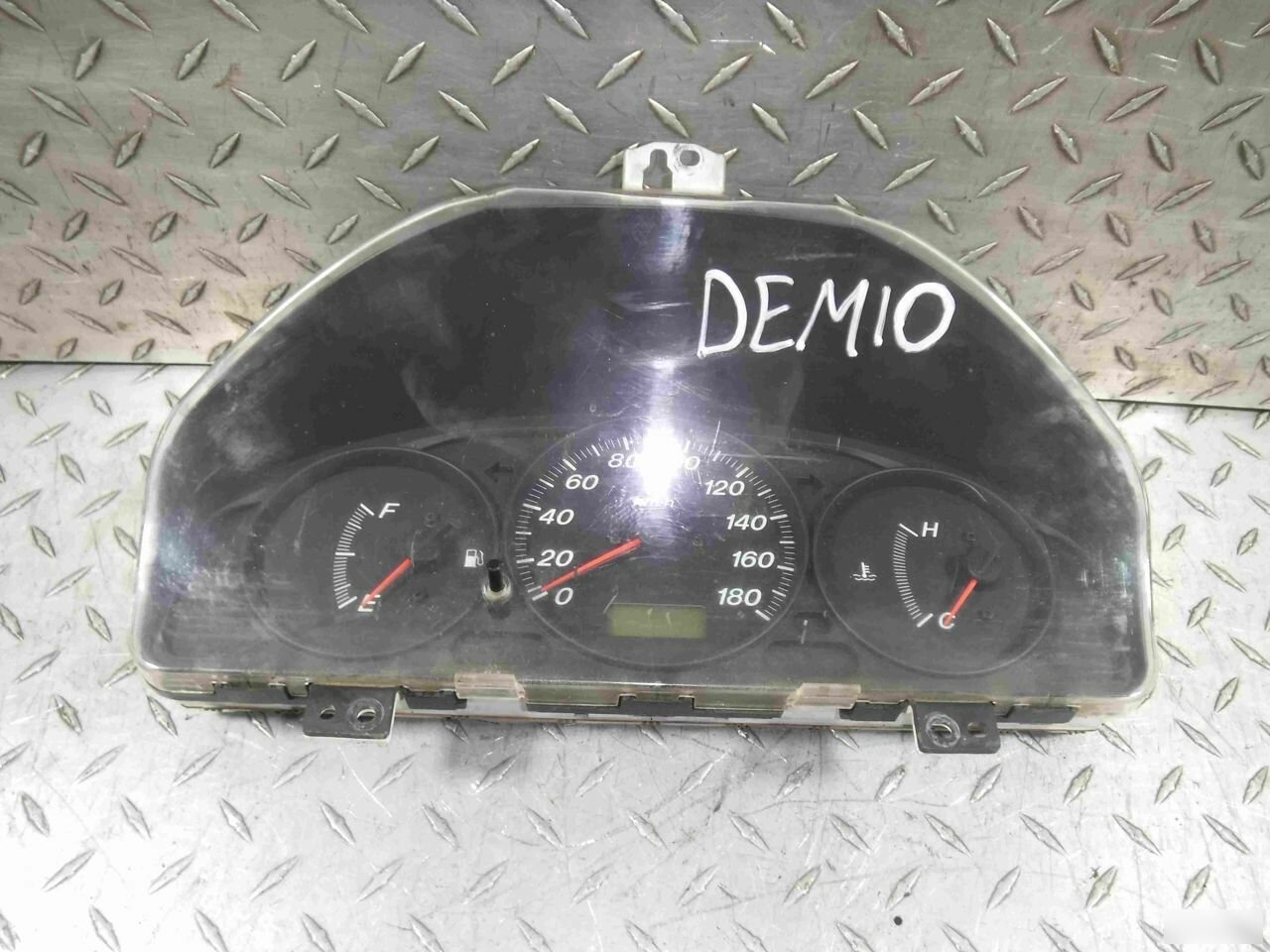 Панель приборов Mazda Demio DW (1996—2003) D26755471