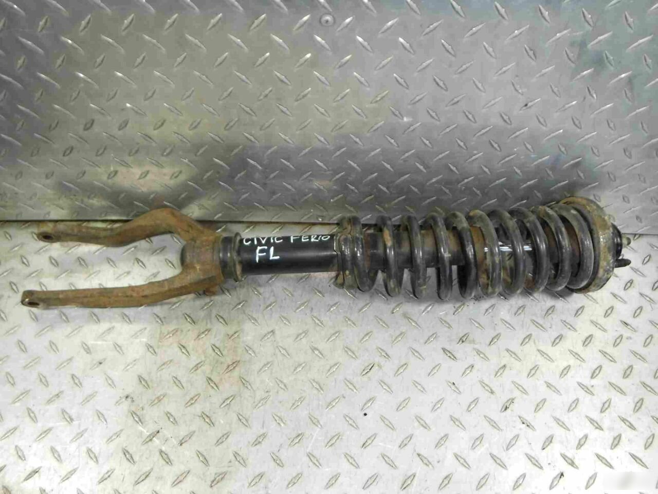 Стойка амортизатора переднего левого Honda Civic Ferio II (1995—2000) 51602S07J11