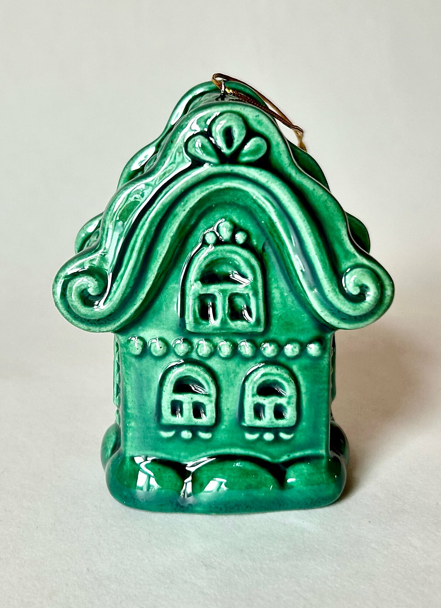 Елочная игрушка Домик зеленый, Майолика, глазурь, керамика, 8,5х7 см