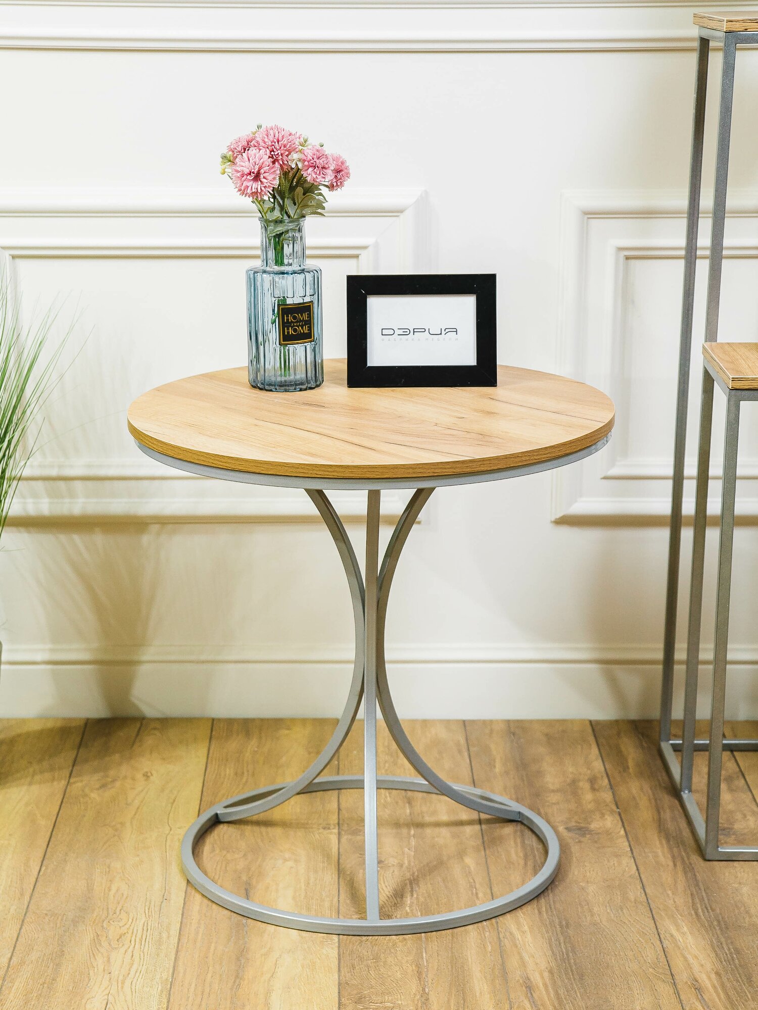 Чайный столик круглый для гостиной, в офис, прихожую, спальню, в гостиницу, с железной ножкой современный стильный