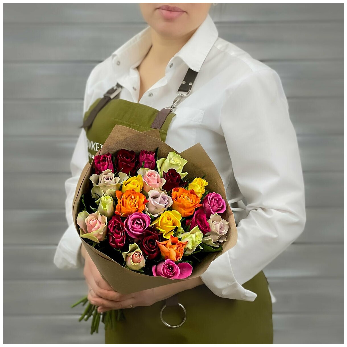Монобукет Букет Маркет, розы, 27 цветов, высота 40см, в крафте, разноцветный