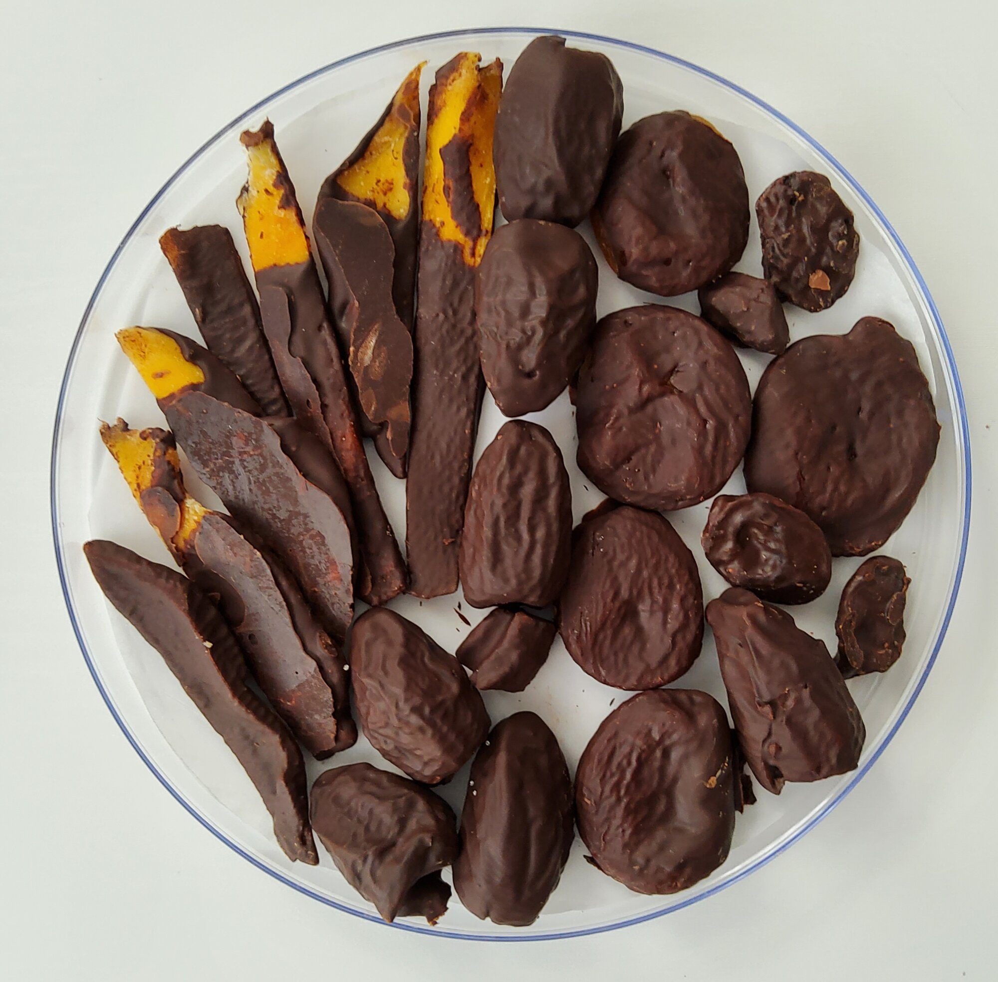 Набор сухофруктов и цукатов в темном шоколаде