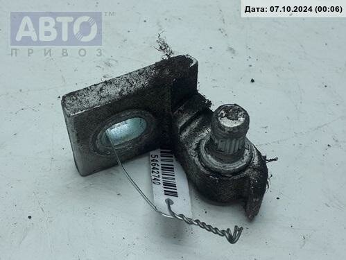 Петля двери задней правой Volkswagen Golf-3