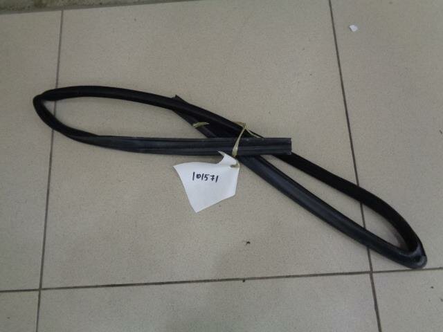 Уплотнитель стекла двери передней правой от Mercedes-Benz S-Class W220 1998-2005