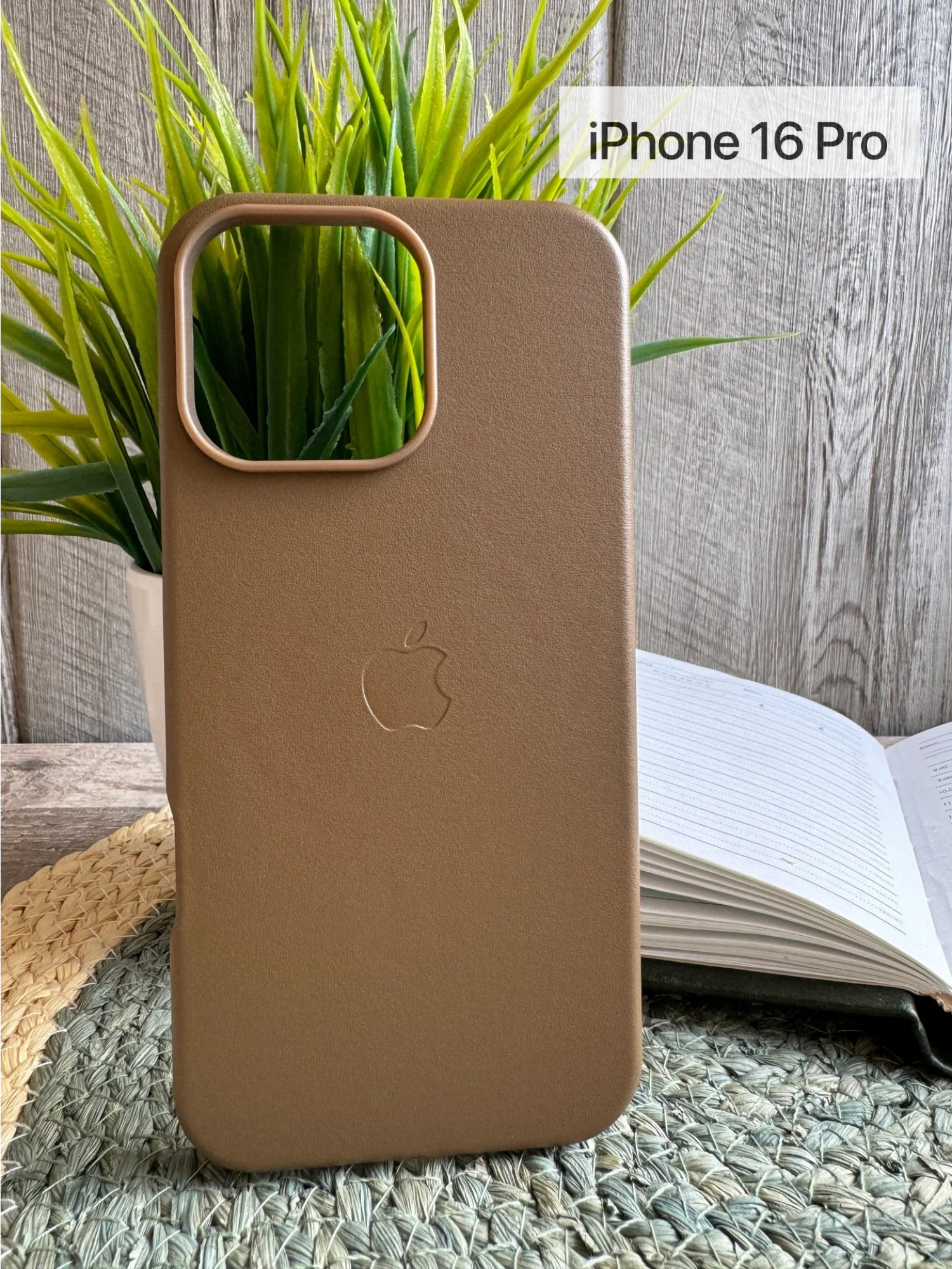 Чехол тёмно-коричневый для IPhone 16 Pro Leather Case с поддержкой беспроводной зарядки и анимацией