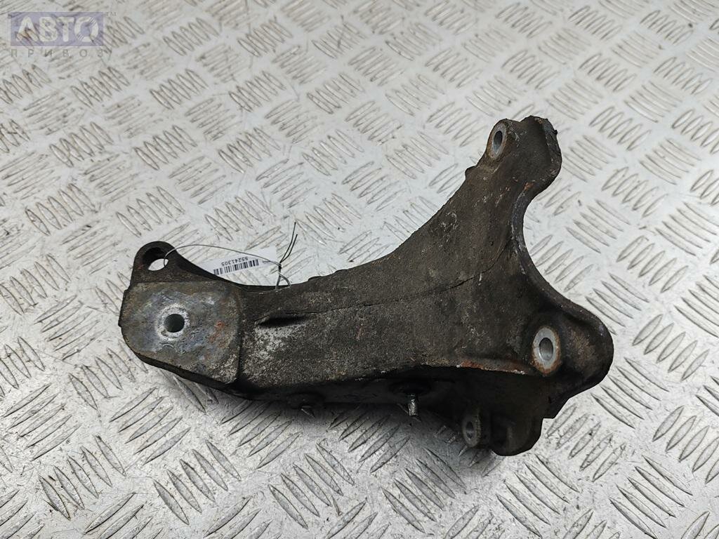Кронштейн двигателя опорный Volkswagen Golf-3