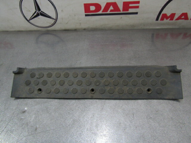 Накладка порога Mercedes Axor