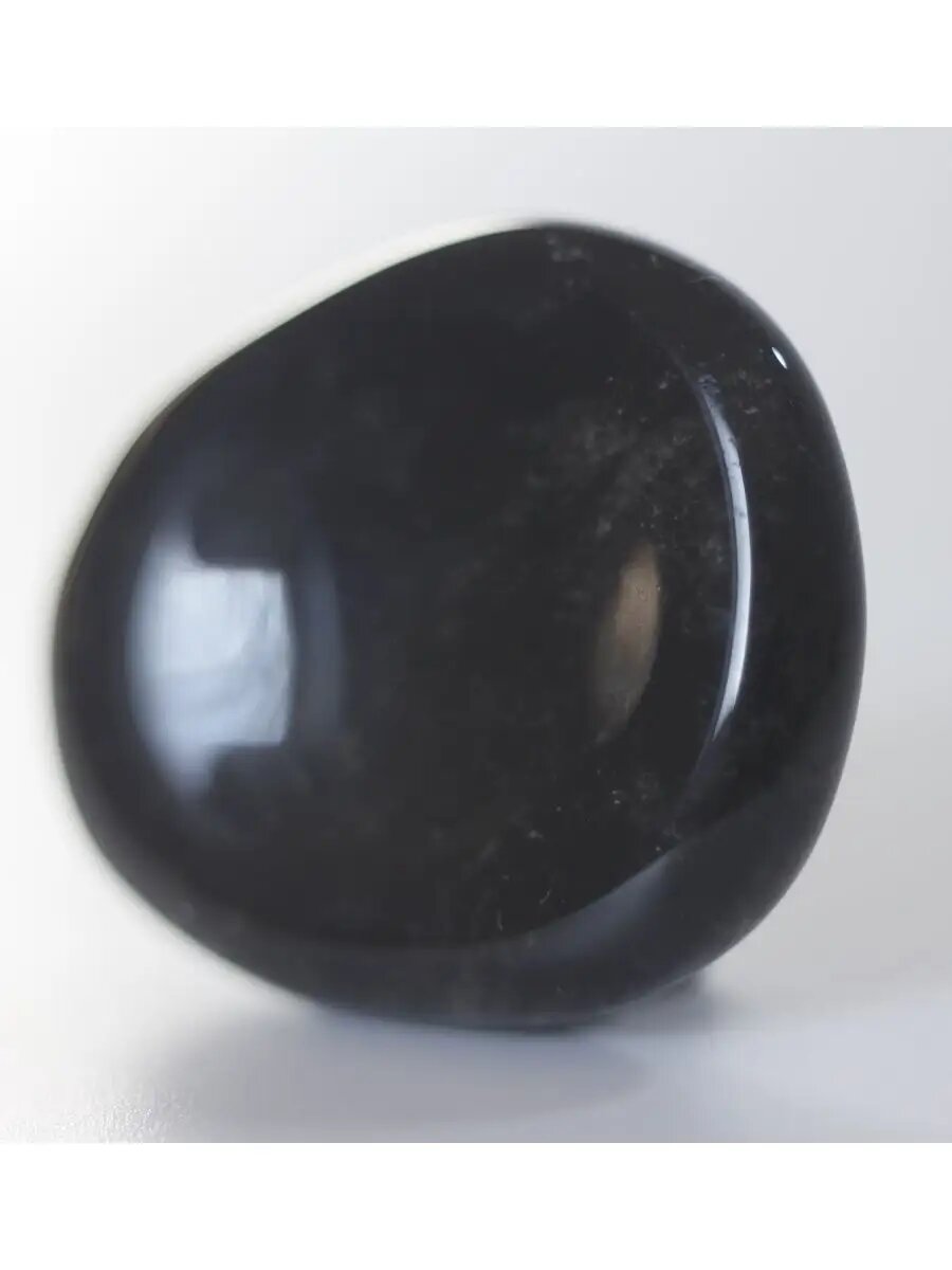 Обсидиан серебристый антистресс с выемкой. 3,7х3,2х0,6 см