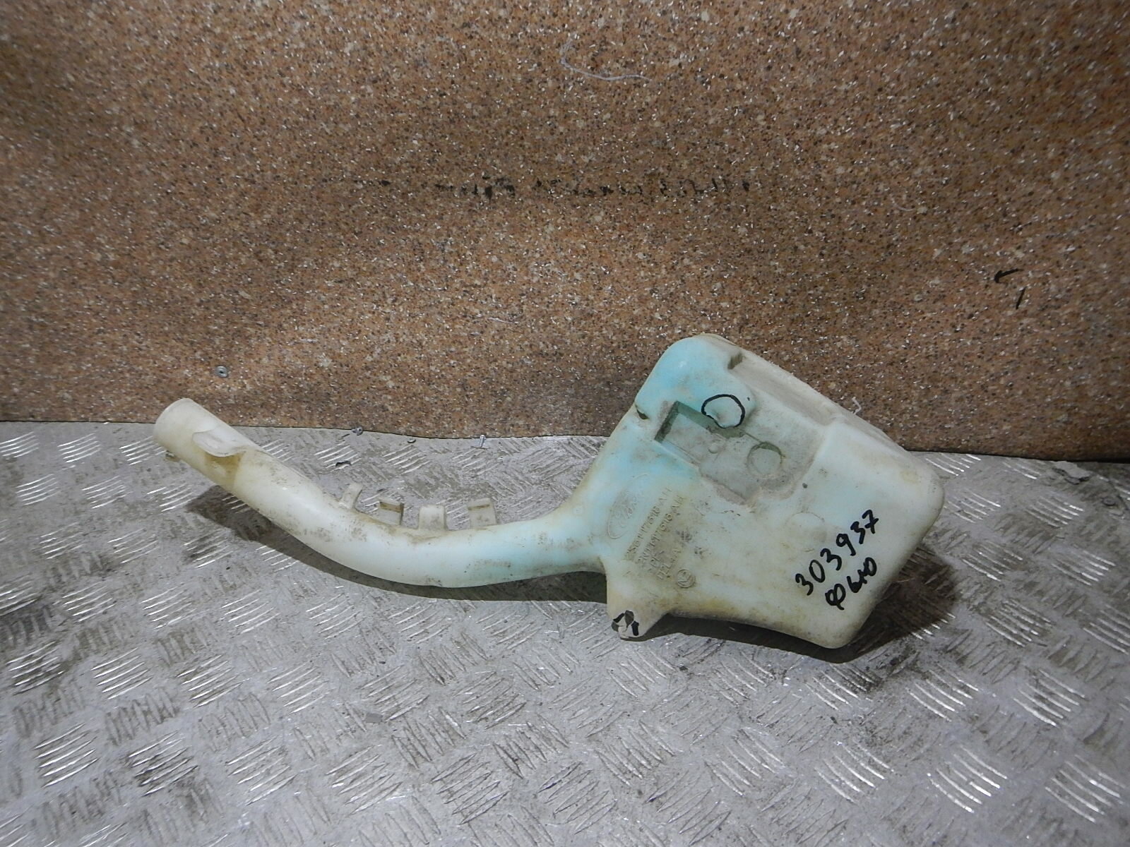 Б/У Бачок омывателя лобового стекла, Ford (Форд)-FUSION (02-) FORD FUSION (02-12) Трещина на креплении, деформация 30393...