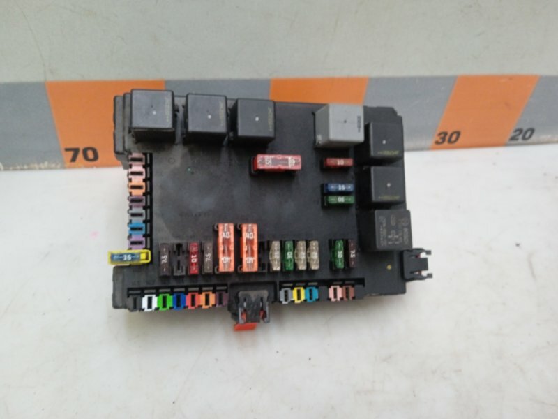 Б/У Мерседес-Бенц W221 Блок предохранителей Mercedes-Benz S-Class 2006 W221, 5 302471 MERCEDES-BENZ арт. A2215403050