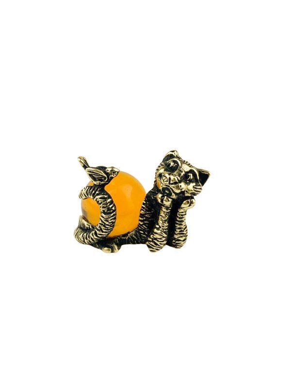 Фигурка Кот с птичкой из латуни и янтаря 2,1х2,8х1,7см LY-360078