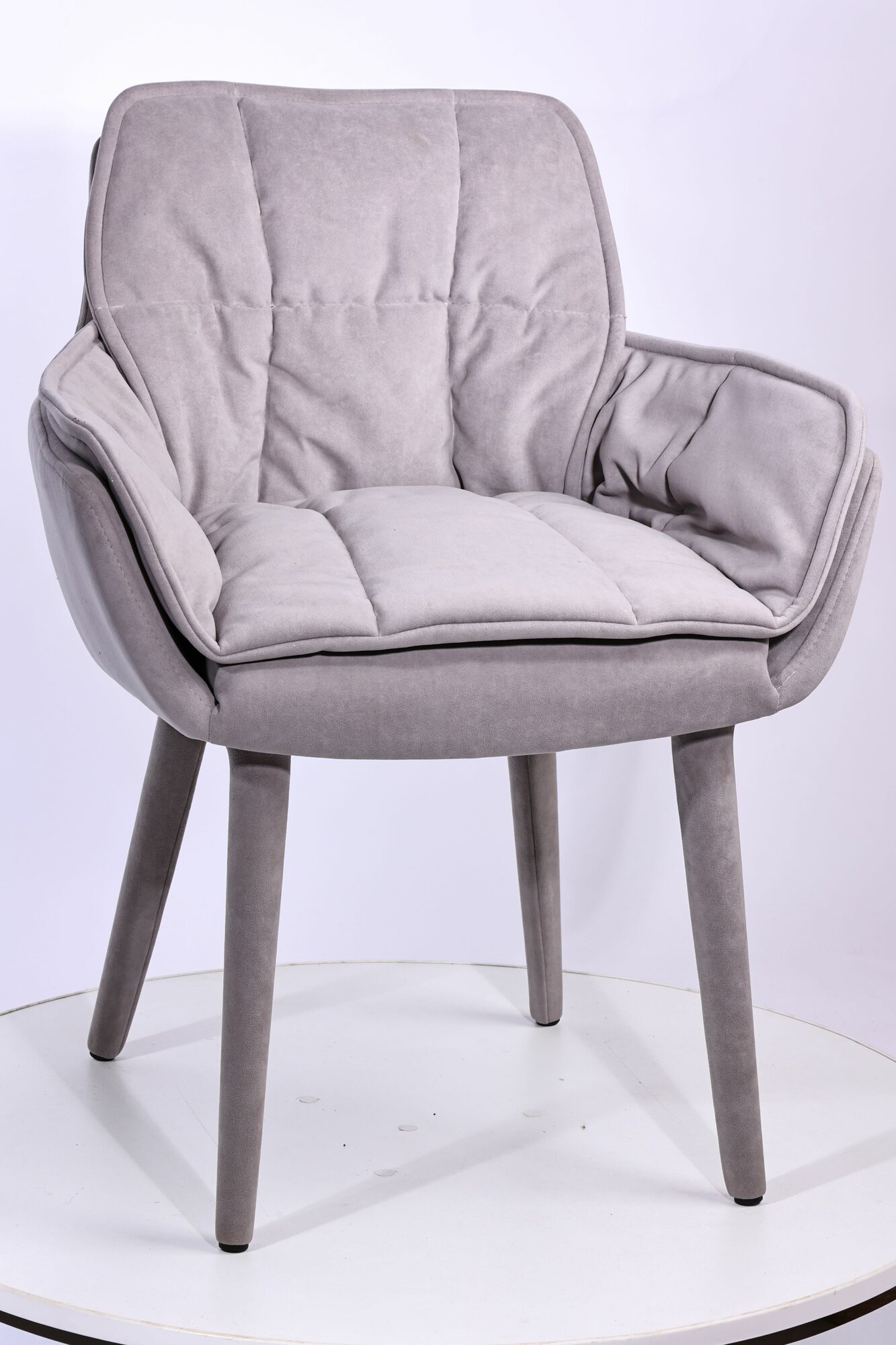 Стул кресло Энигма, микровелюр, мягкий, ножки в чулках, цвет светло-серый
