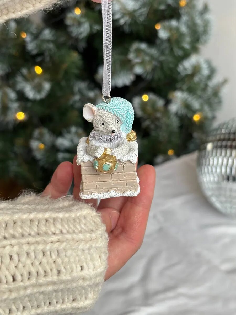 Елочная игрушка Мышка на трубе