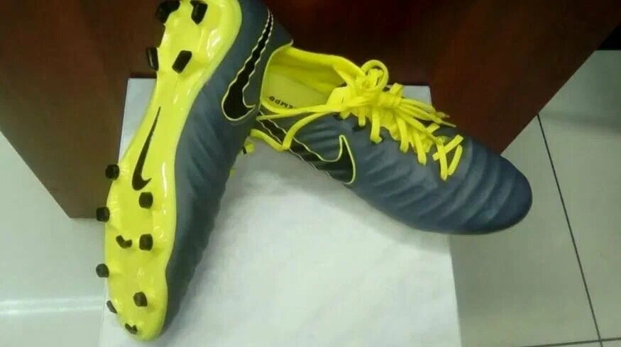 Футбольные NIKE Размер 45 ( длина по стельке 29 см). Бутсы из Натуральной кожи для регби и футбола Серые