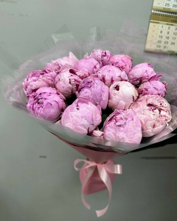 Букет Well Flowers "Сара Бернард", пионы, 15 шт, круглый, букет свежих цветов