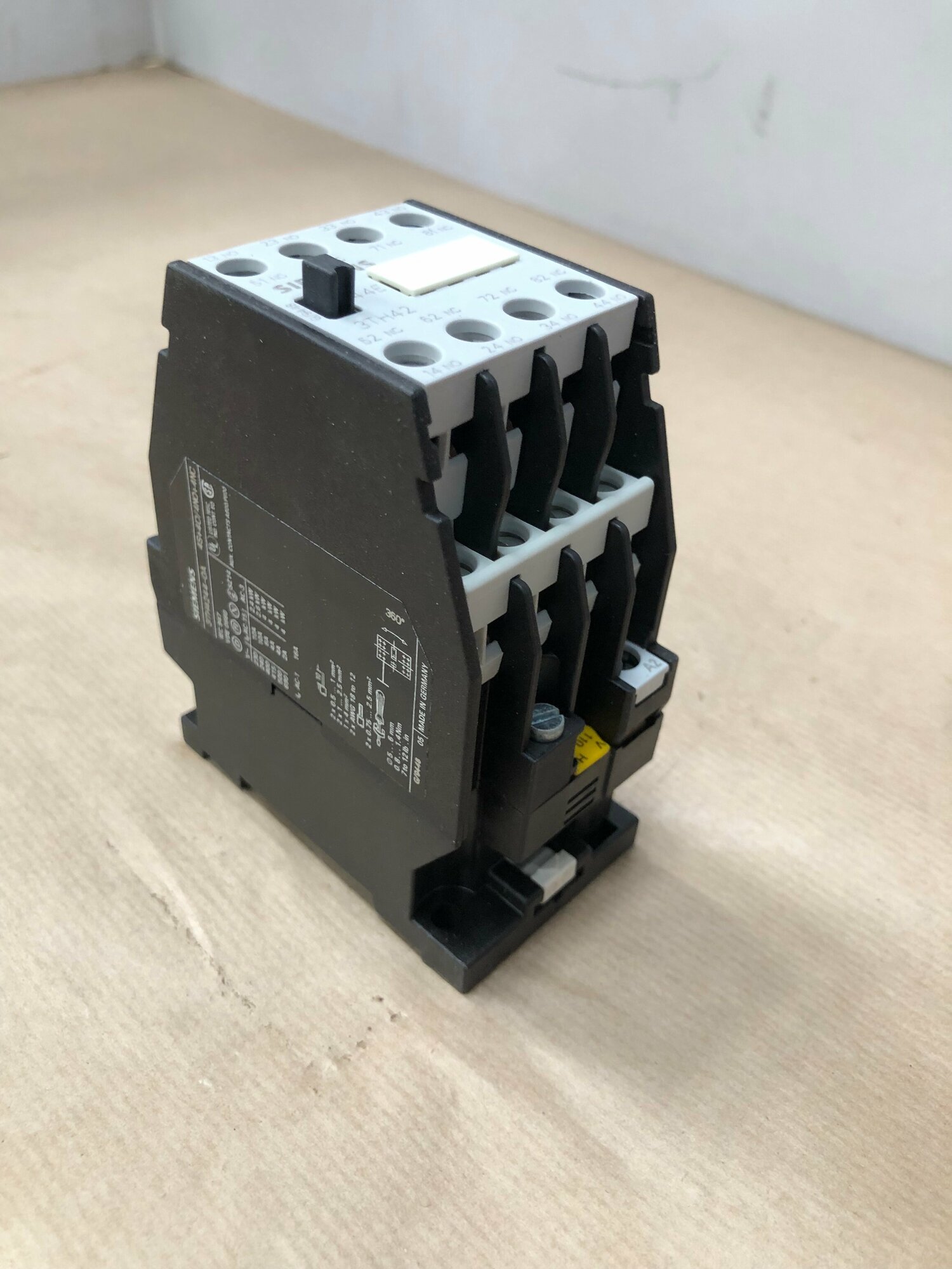 Контактор SIEMENS 3TH4244-0A