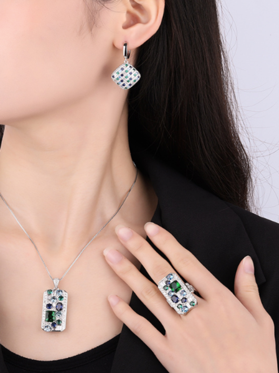 Комплект бижутерии: колье, серьги, кольцо, фианит, циркон