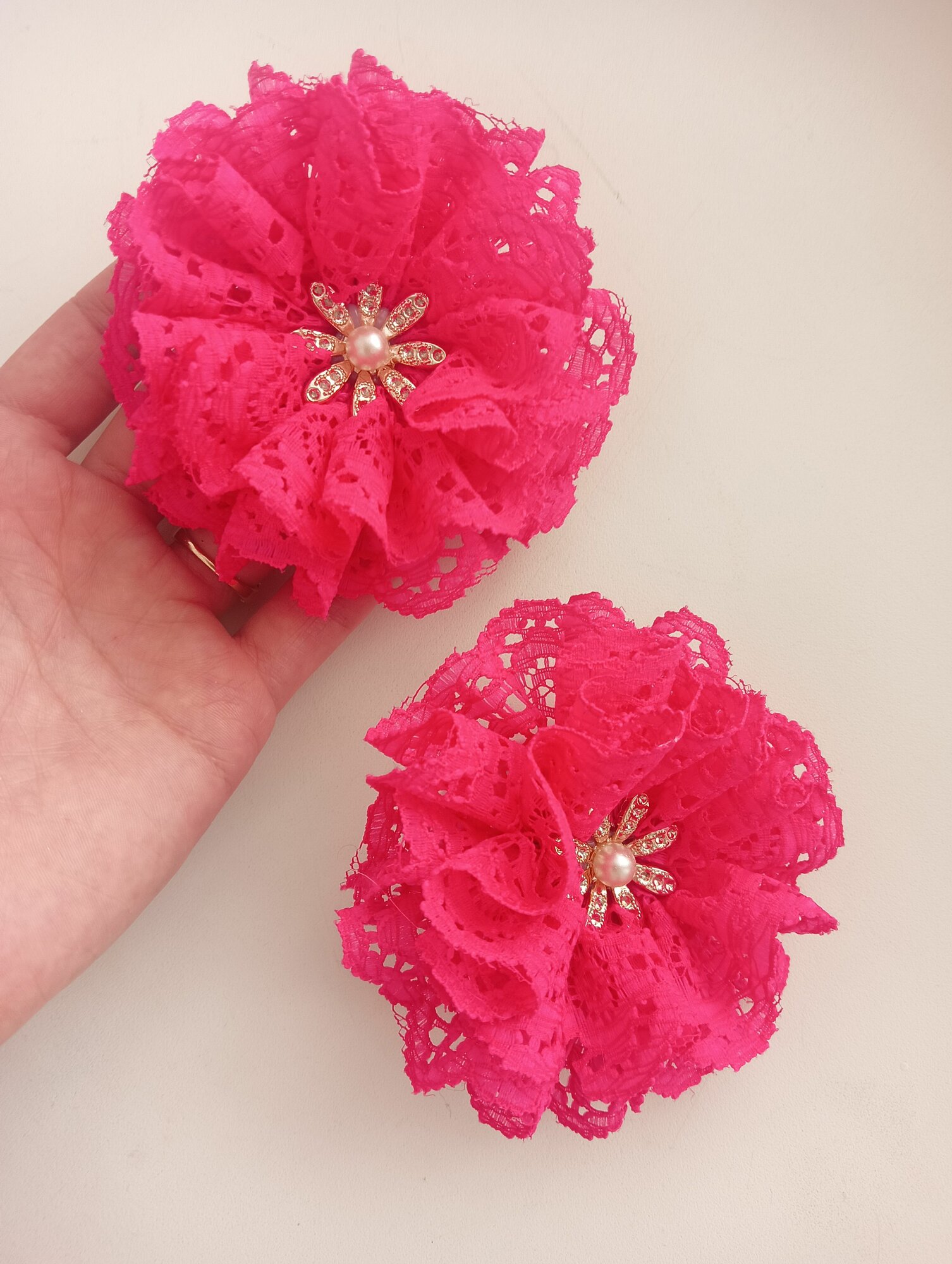 Бантики из кружева, Пышные розовые бантики резинки