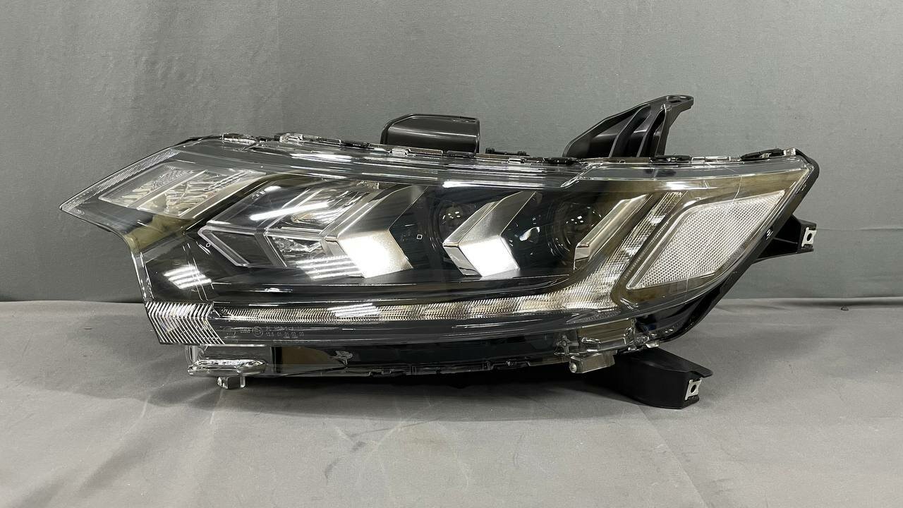 Фара левая Mitsubishi