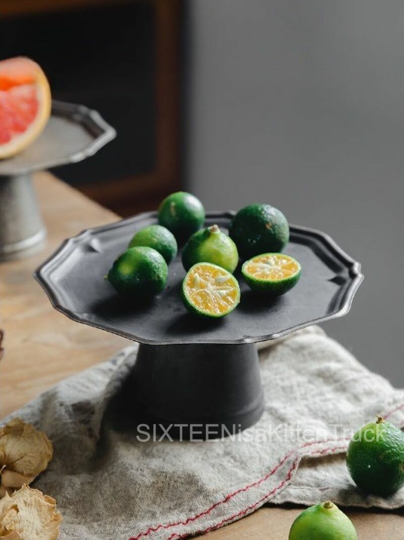 Высокий серый поднос