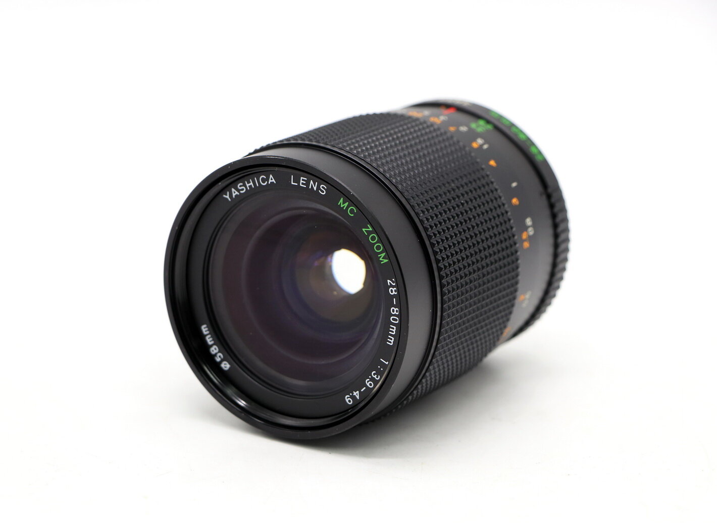 Объектив Yashica MC Zoom 28-80mm f/3.9-4.9