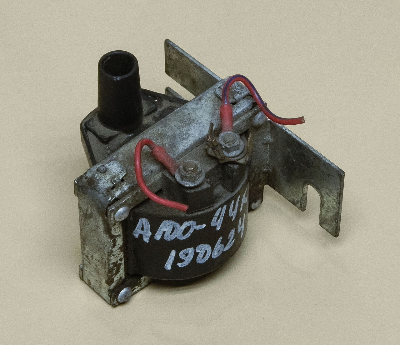 Катушка зажигания Audi 100 C3 1.8